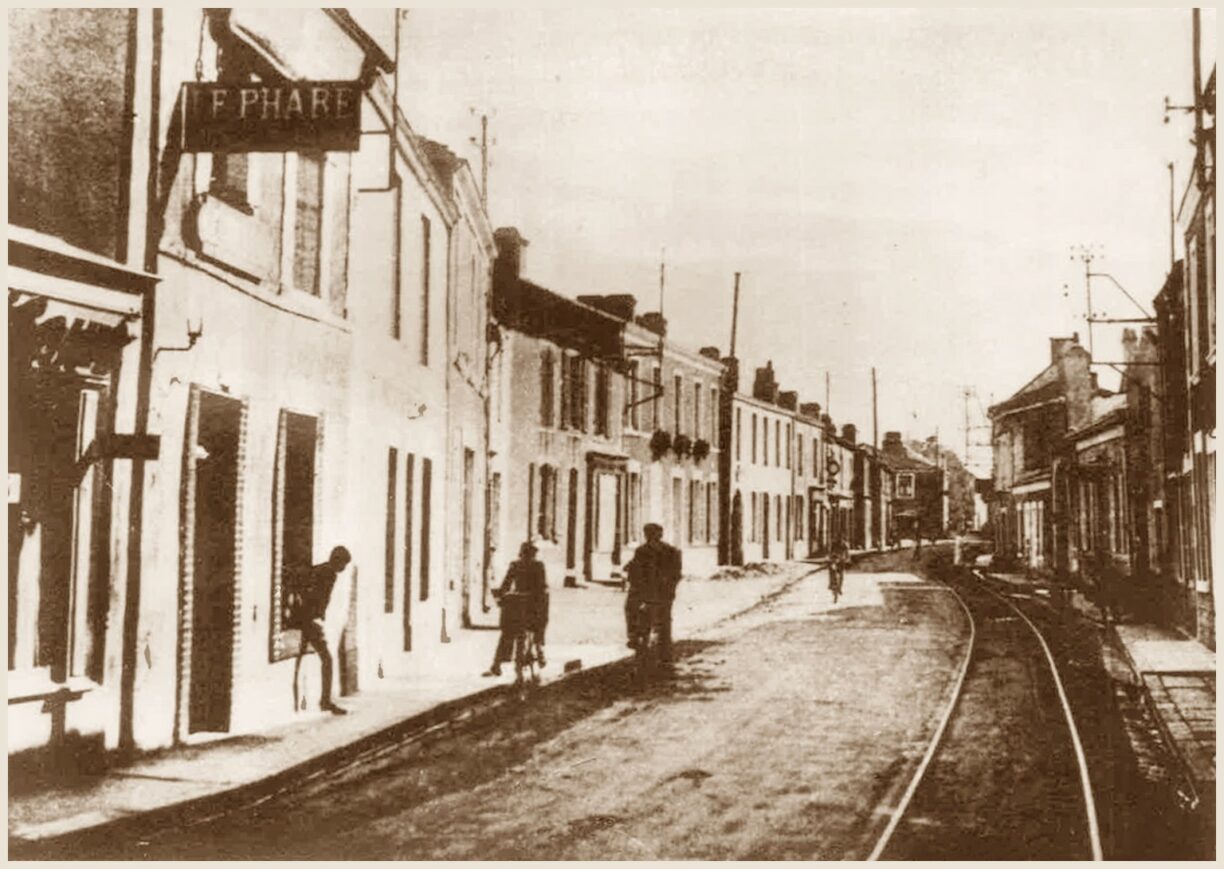 Challans / Fromentine – Après le « petit train » ce fut un autorail qui ...